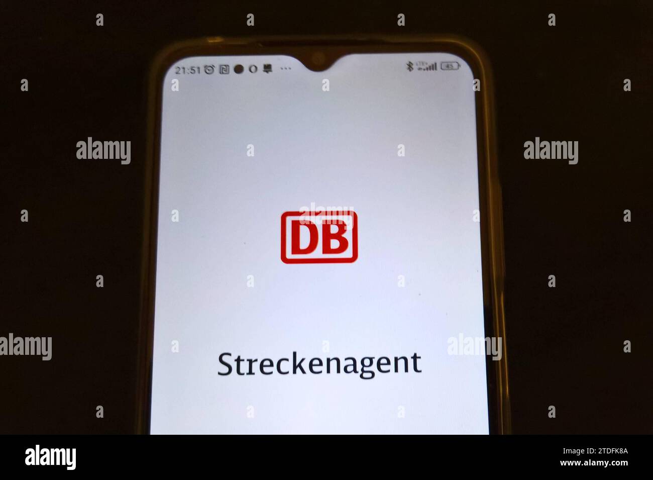 DB Deutsche Bahn App, Streckenagent. Die App zeigt an, ob ein Zug ...