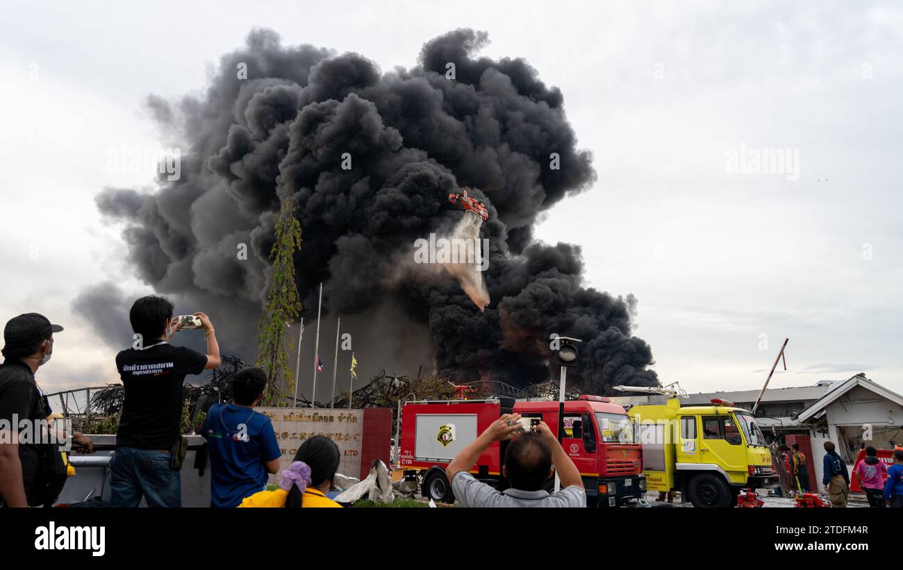 Bangkok fires hi-res stock photography and images - Alamy