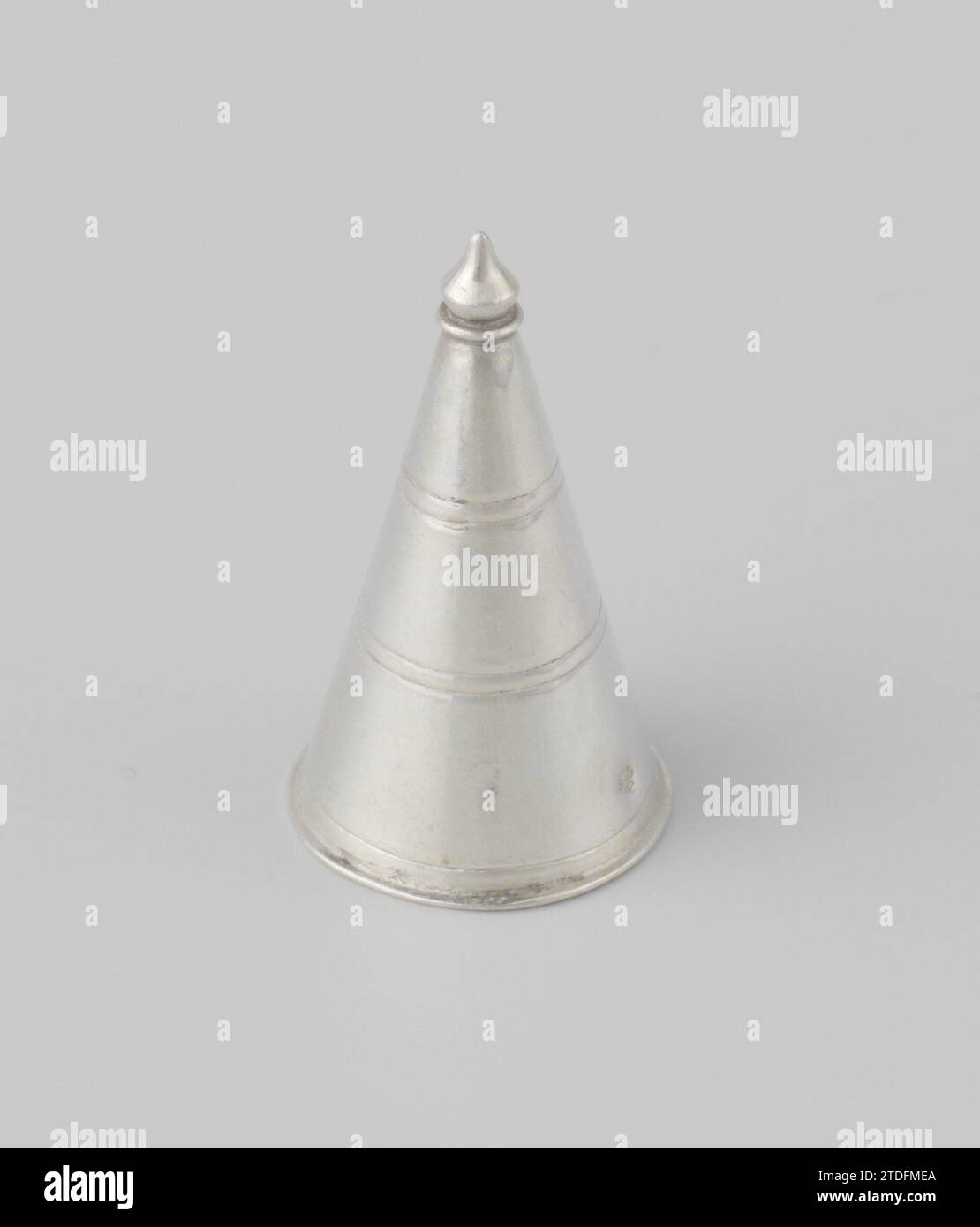 Domper, anonymous, c. 1775 - c. 1800 Round, funnel -shaped damper with ...