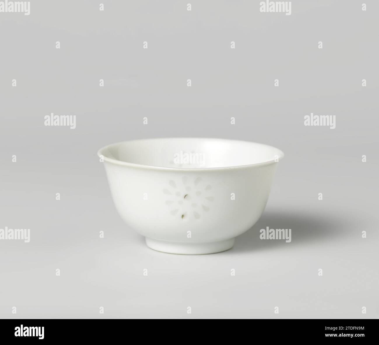 Cup with translucents rice-grain roundels, anonymous, c. 1700 - c. 1724 ...