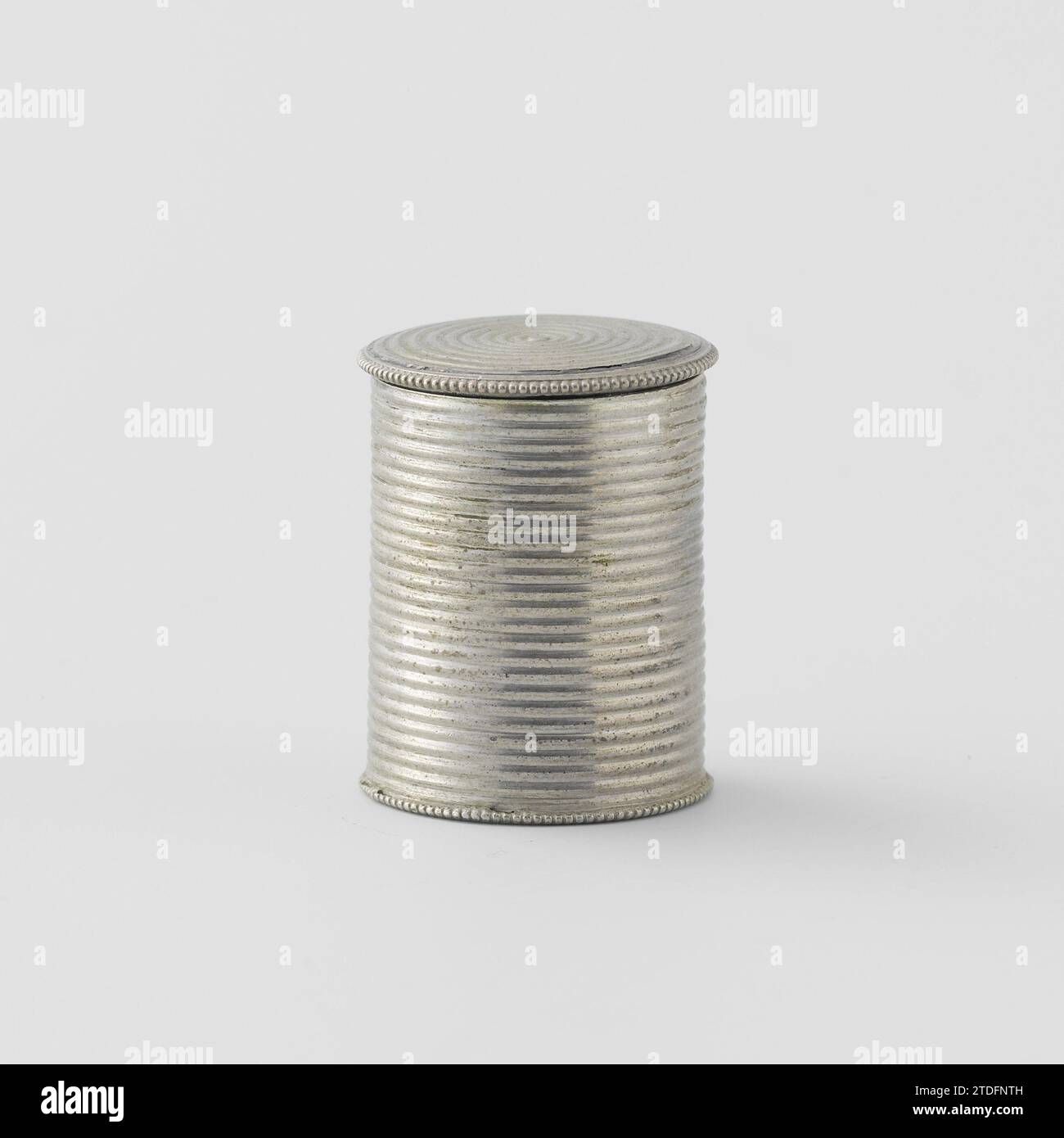 Muntendoos, anonymous, c. 1800 - c. 1825 Cylindrian coin box with a ...