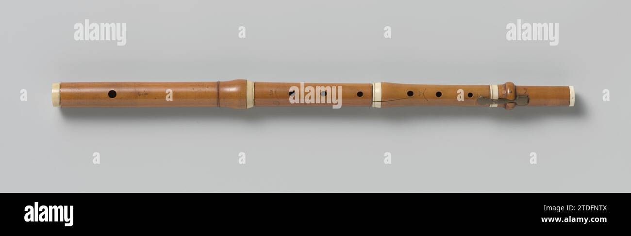Flute, I. Christian c. 1810 Flute with a valve. Base Amsterdam wood ...