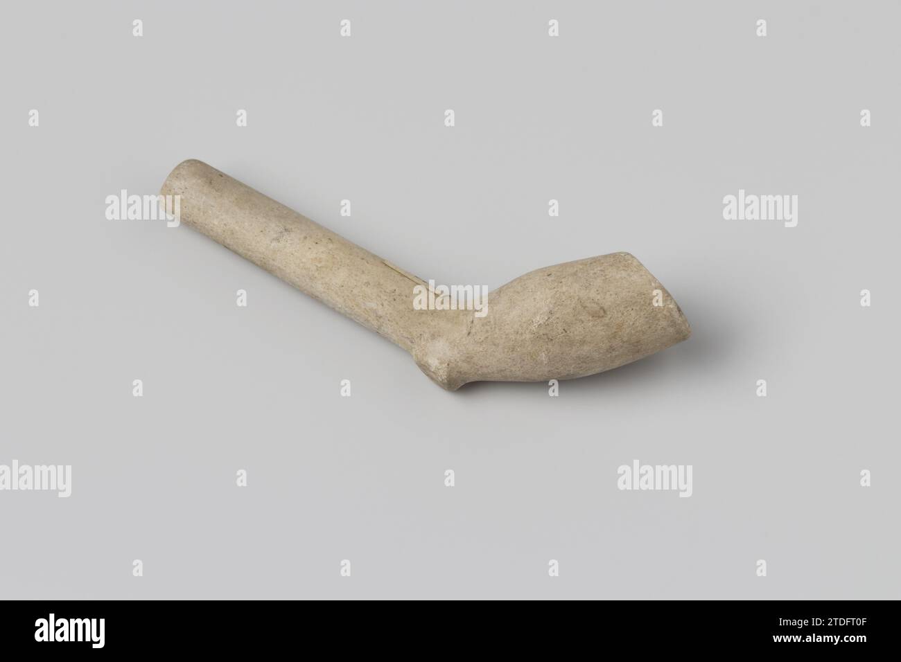 Tabakspijp., anonymous, c. 1400 - c. 1950 Tobacco pipe. earthenware ...