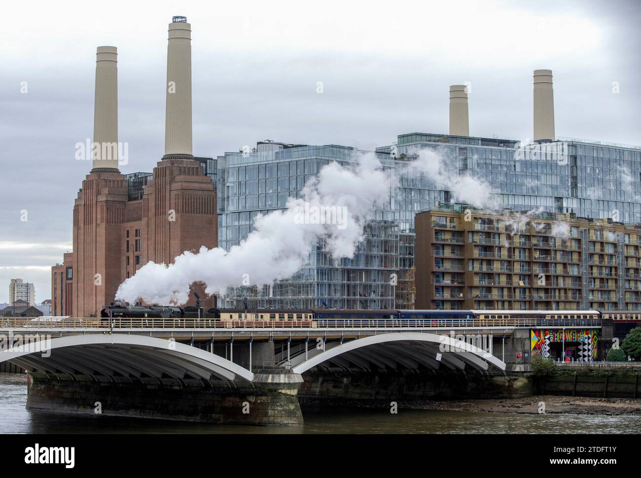 © Jeff Moore The Santa Steam Express train passes the iconic Battersea ...