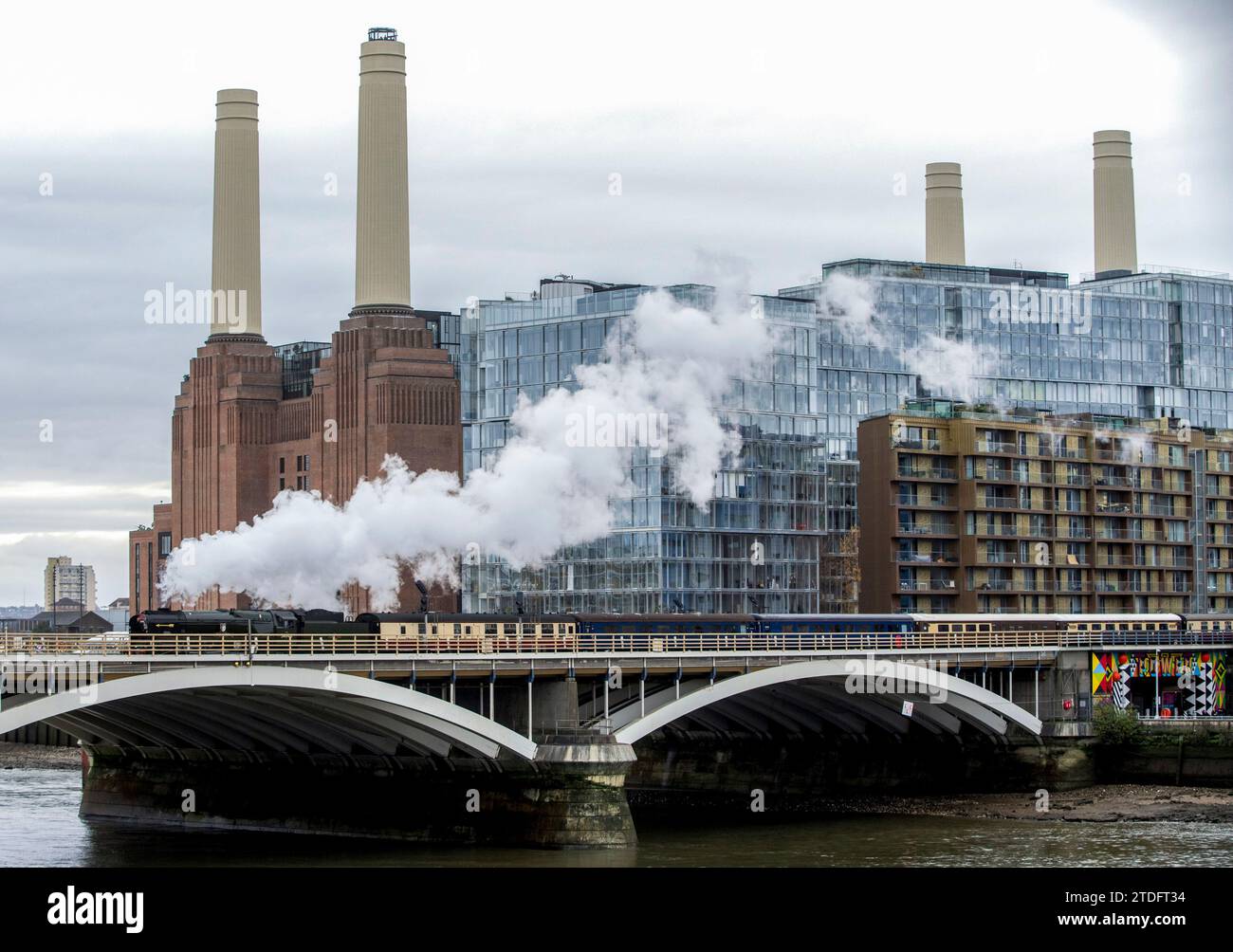 © Jeff Moore The Santa Steam Express train passes the iconic Battersea ...
