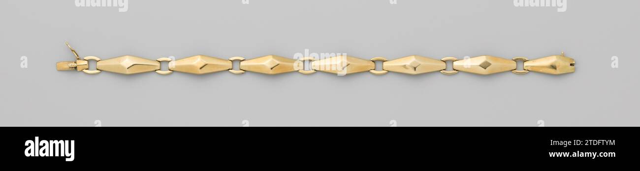 Gold switch bracelet with diamond -shaped link, c. 1935 - c. 1940 Gold ...