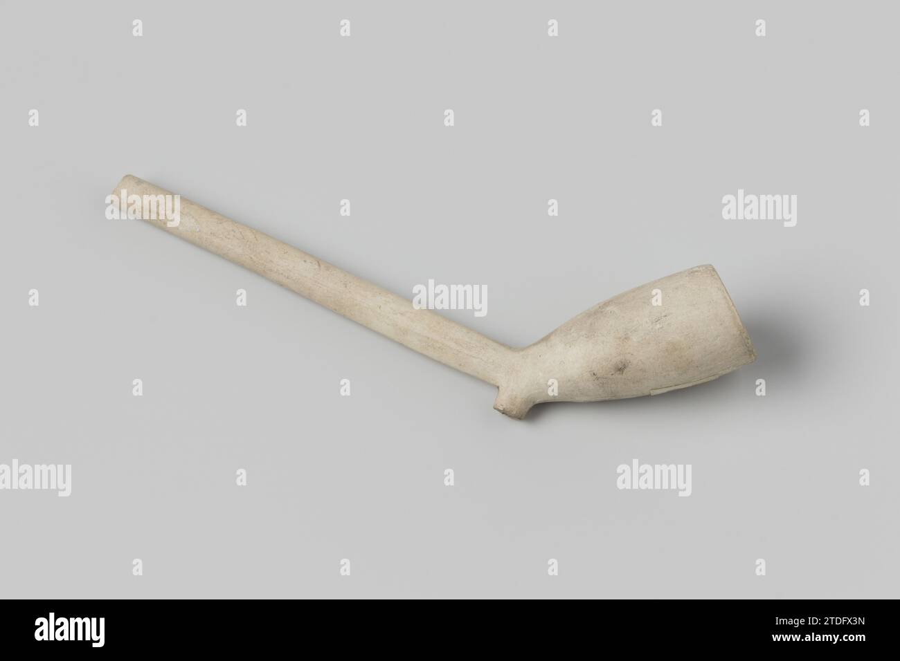 Tabakspijp., anonymous, c. 1400 - c. 1950 Tobacco pipe. earthenware ...
