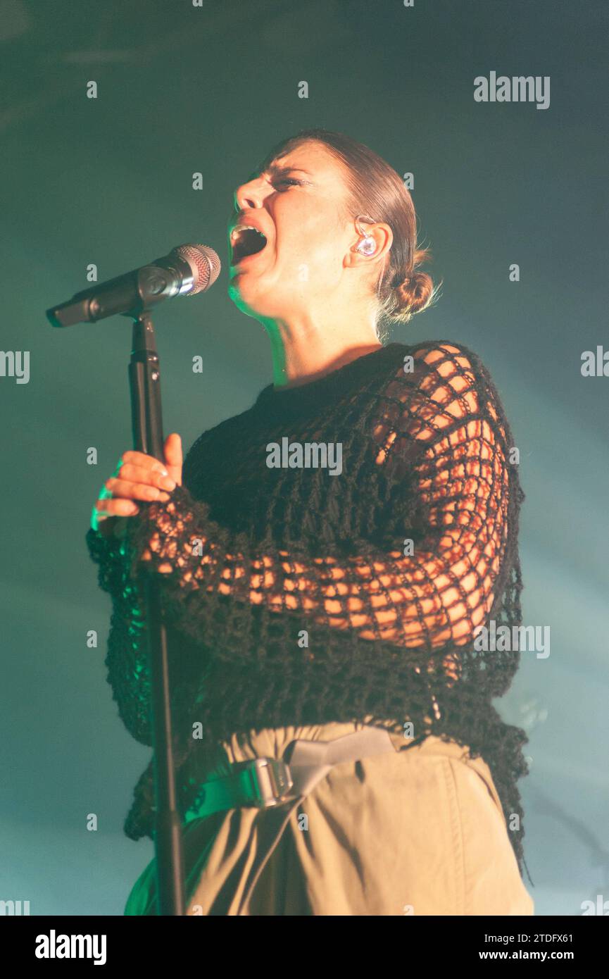 Italian singer Music Concert - Emma Marrone - Souvenir In da Club Emma ...