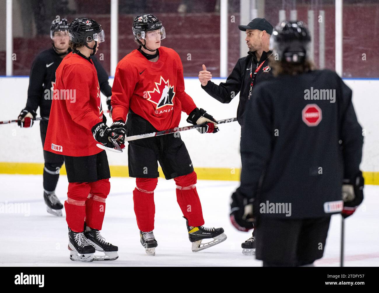 Alan Letang, the national team captain, gives instructions to Owen ...