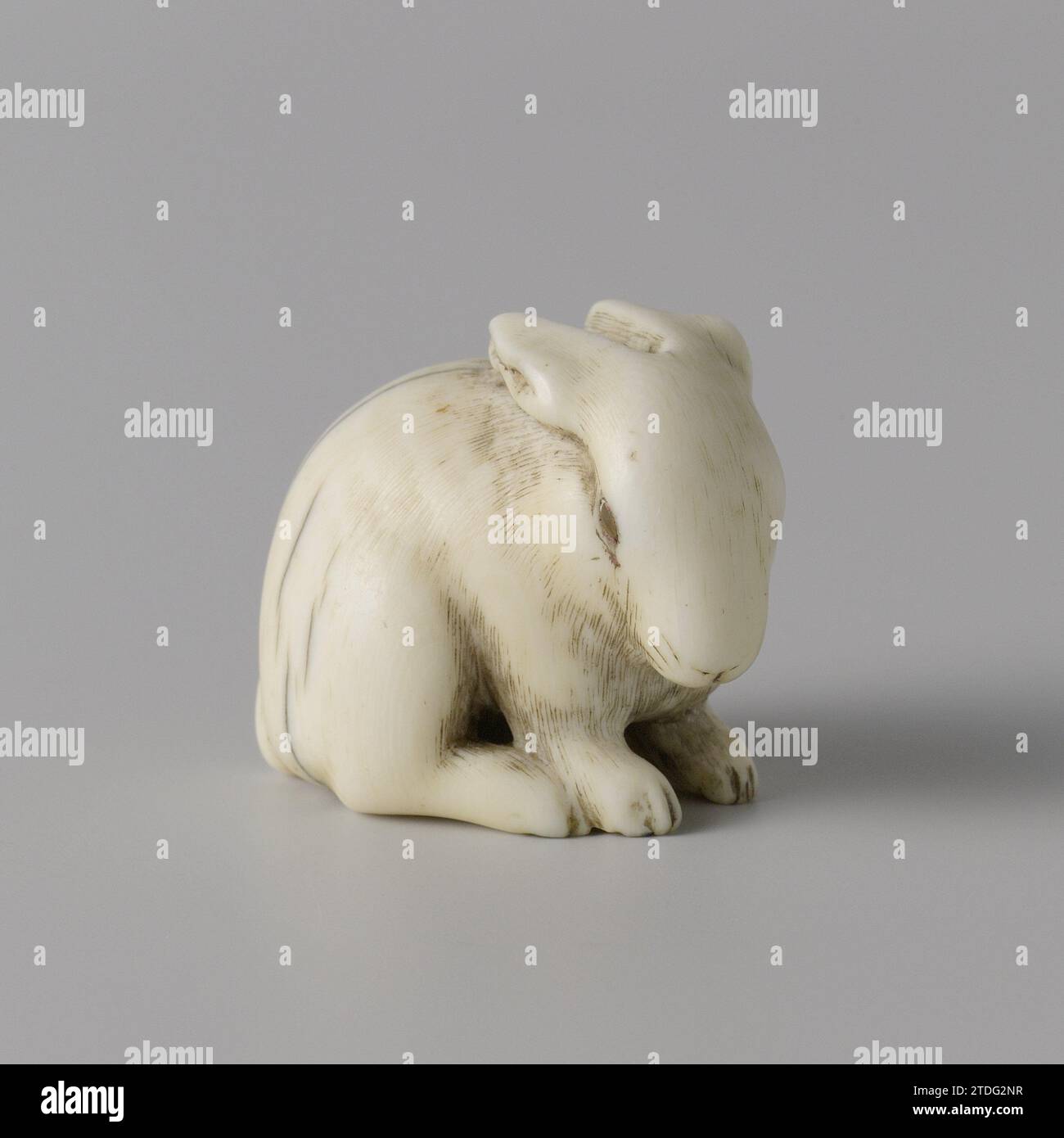 Netsuke form hi-res stock photography and images - Alamy