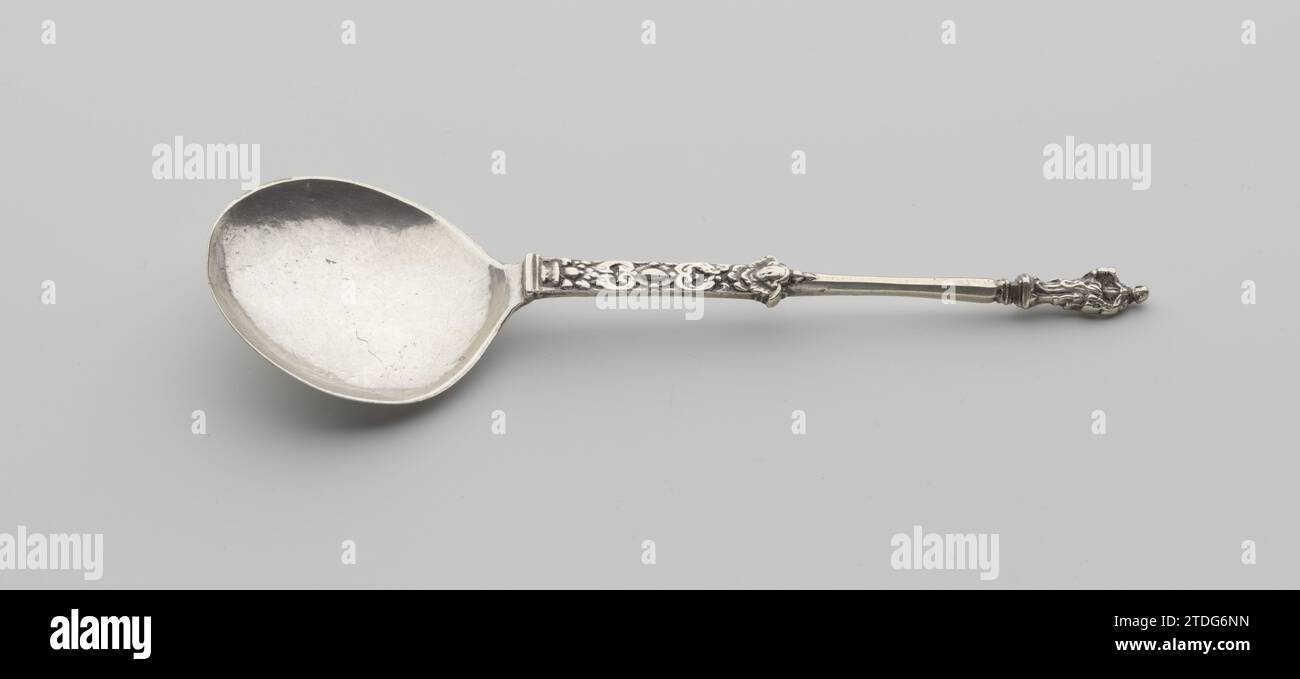 Lepel, anonymous, 1637 Silver spoon with stem crowned by a figure ...