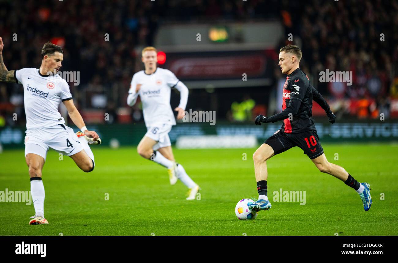 Leverkusen, Germany. 17th Dec 2023. Florian Wirtz (Leverkusen) Robin ...