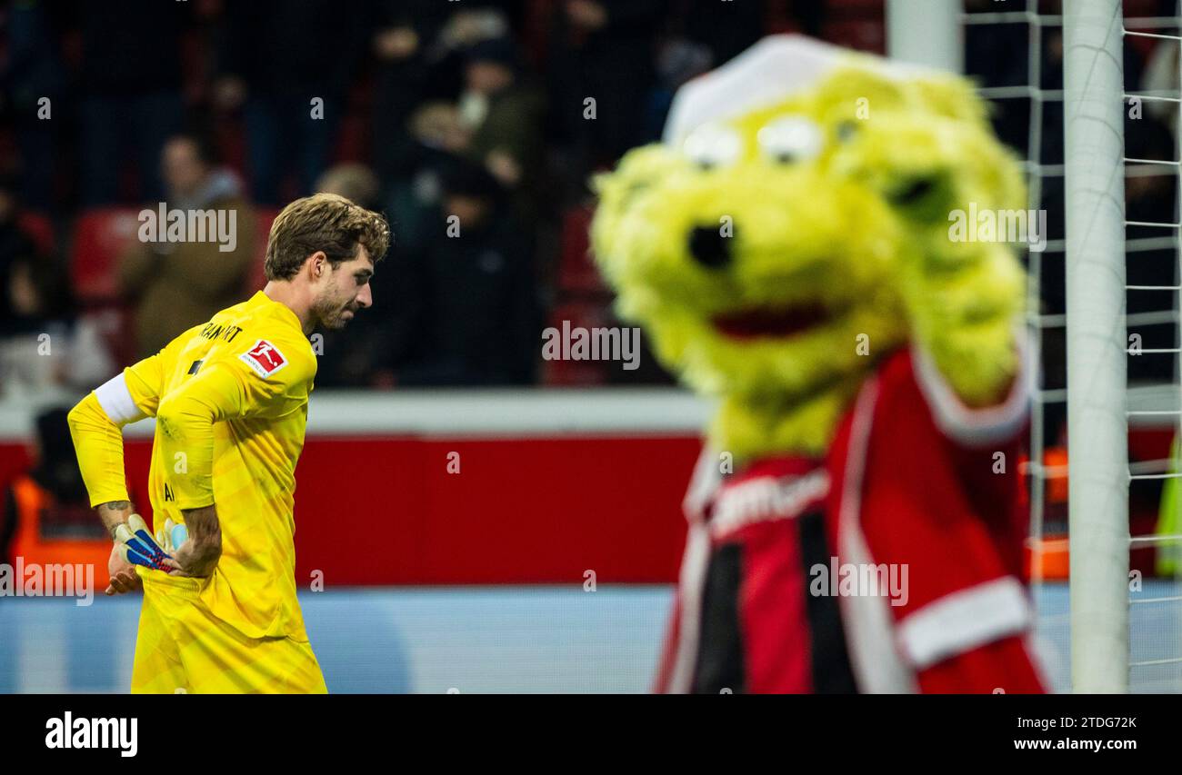 Leverkusen, Germany. 17th Dec 2023. Torwart Kevin Trapp (FRA) Bayer ...