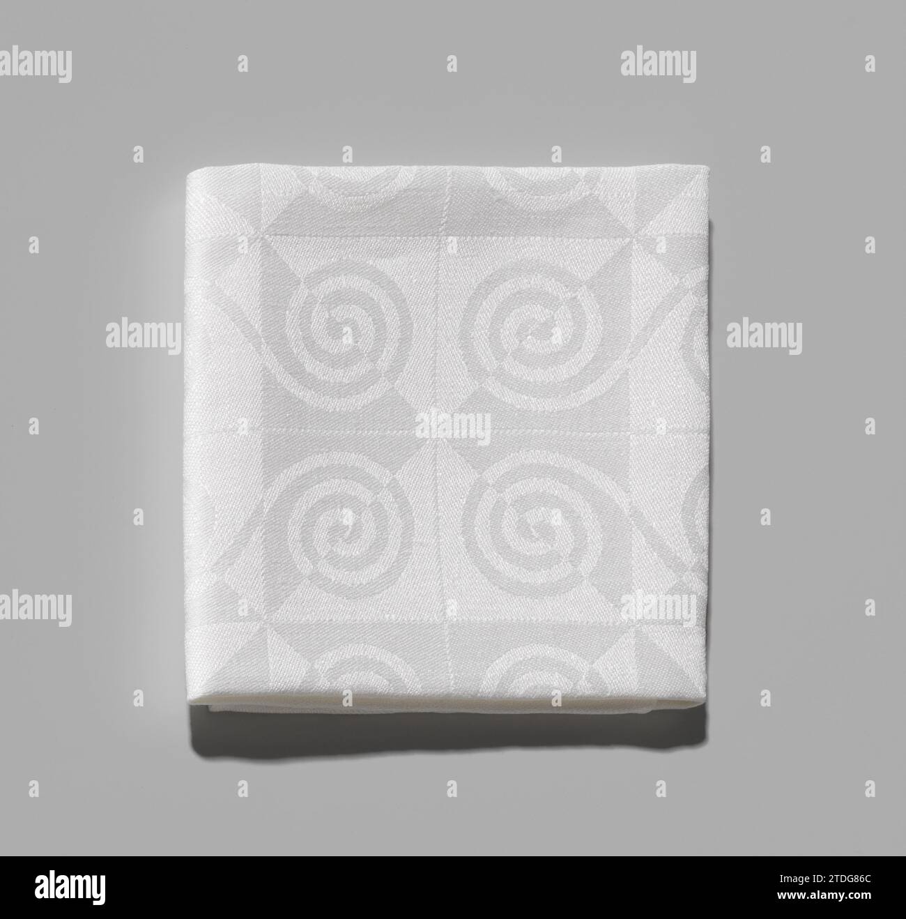 Damask finger cloth with Dessin Arabesk, 1900 - 1935 Damas finger cloth ...