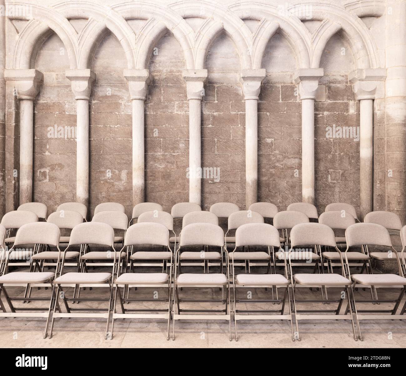 Romanesque design hi-res stock photography and images - Alamy