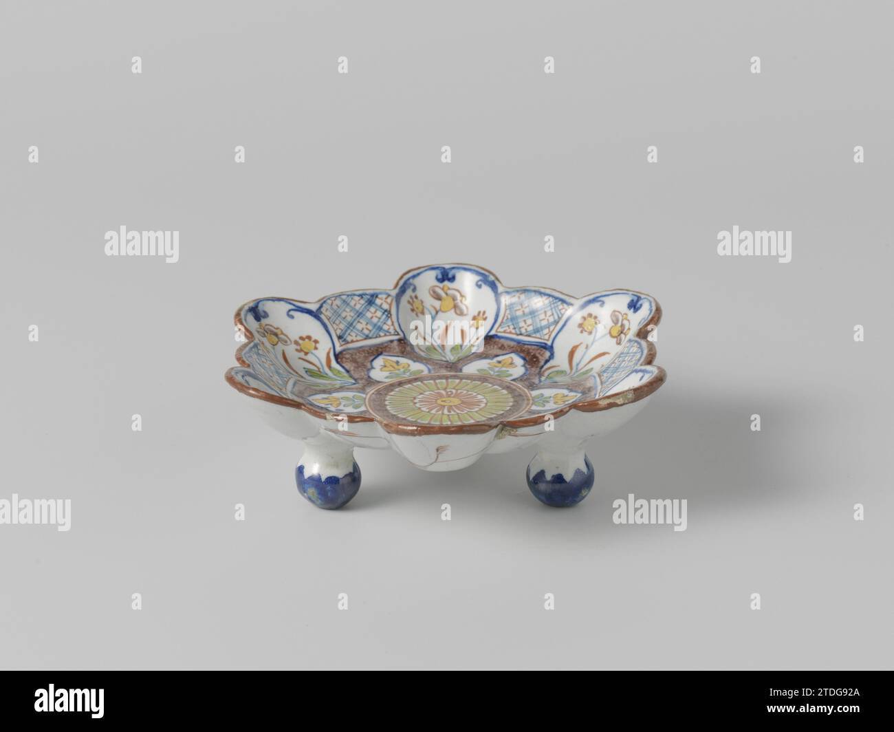 Scale of multi -colored Faïence, Anonymous, c. 1745 - c. 1775 Scale of ...