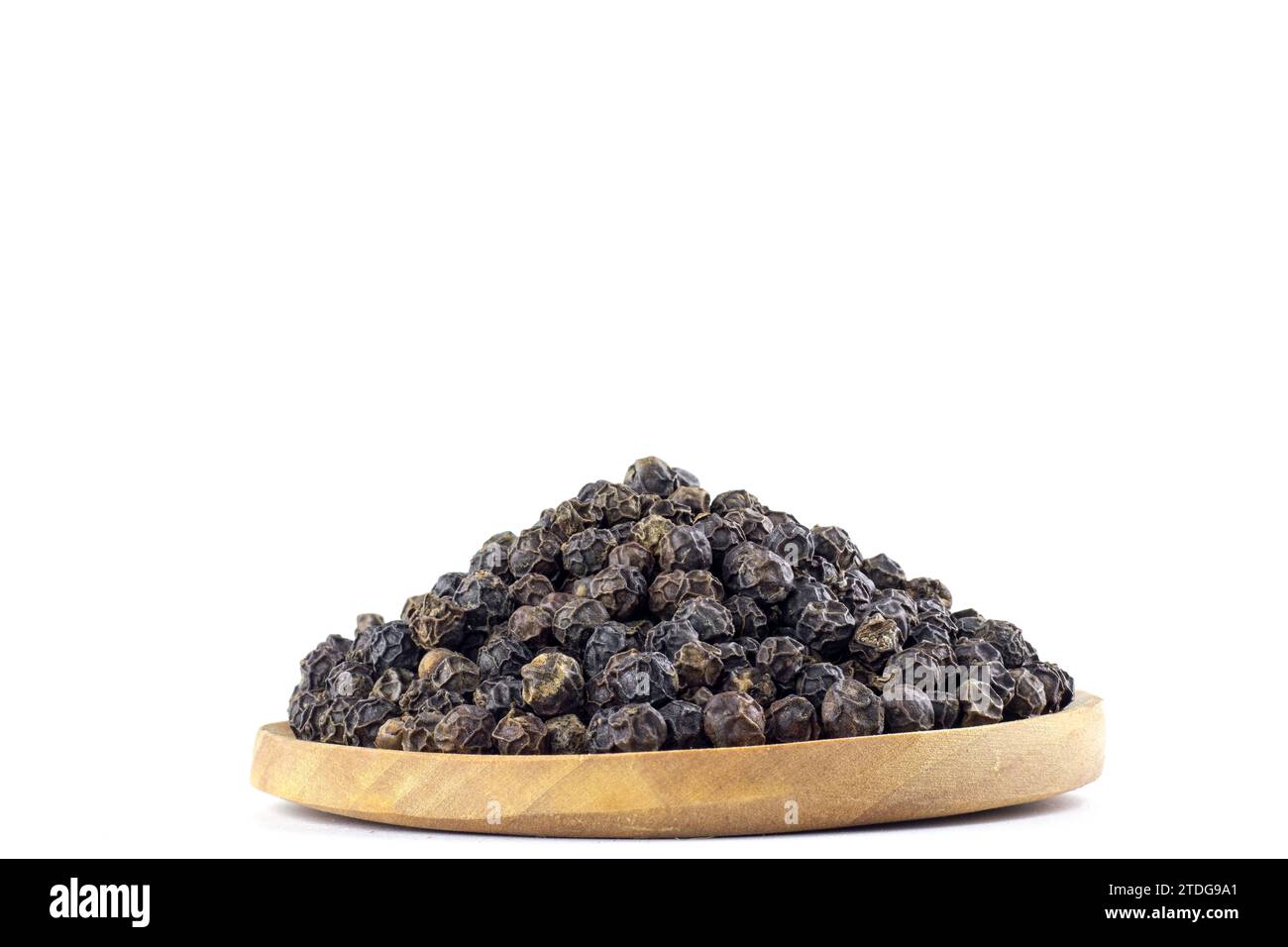 black pepper in a wood bowl. Isolated on white background Stock Photo ...