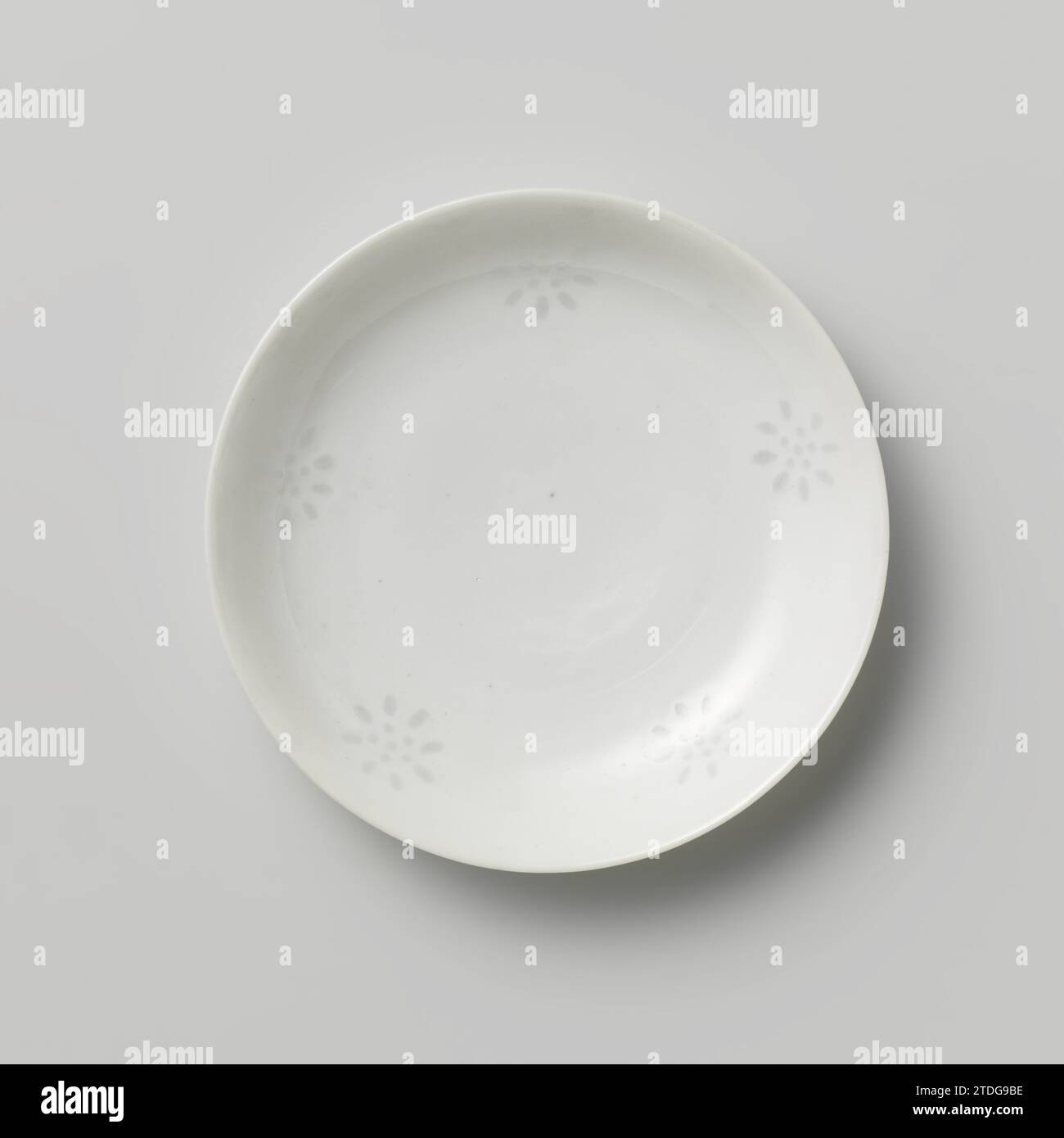 Saucer with translucents rice-grain roundels, anonymous, c. 1700 - c ...