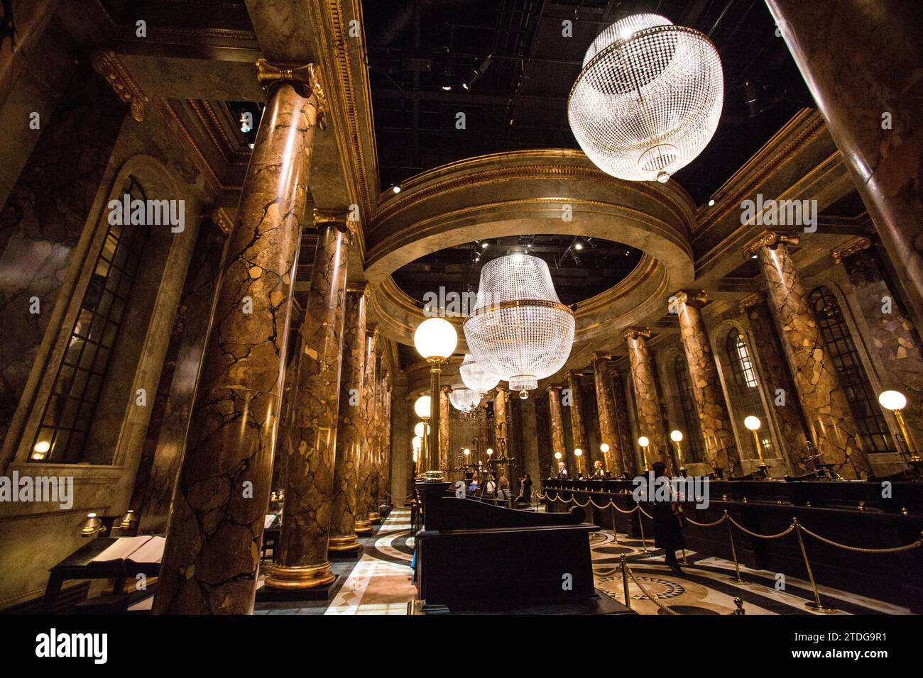 Harry potter dragon alley movie hi-res stock photography and images - Alamy