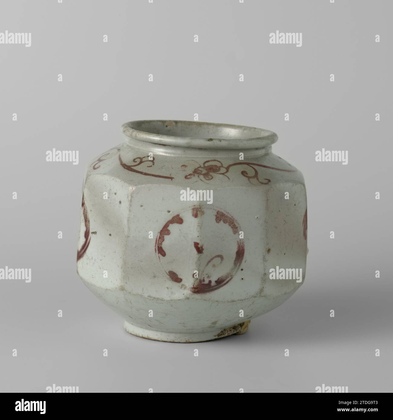 Two vases, anonymous, c. 1700 - c. 1799 Ten -sided vase of stoneware ...