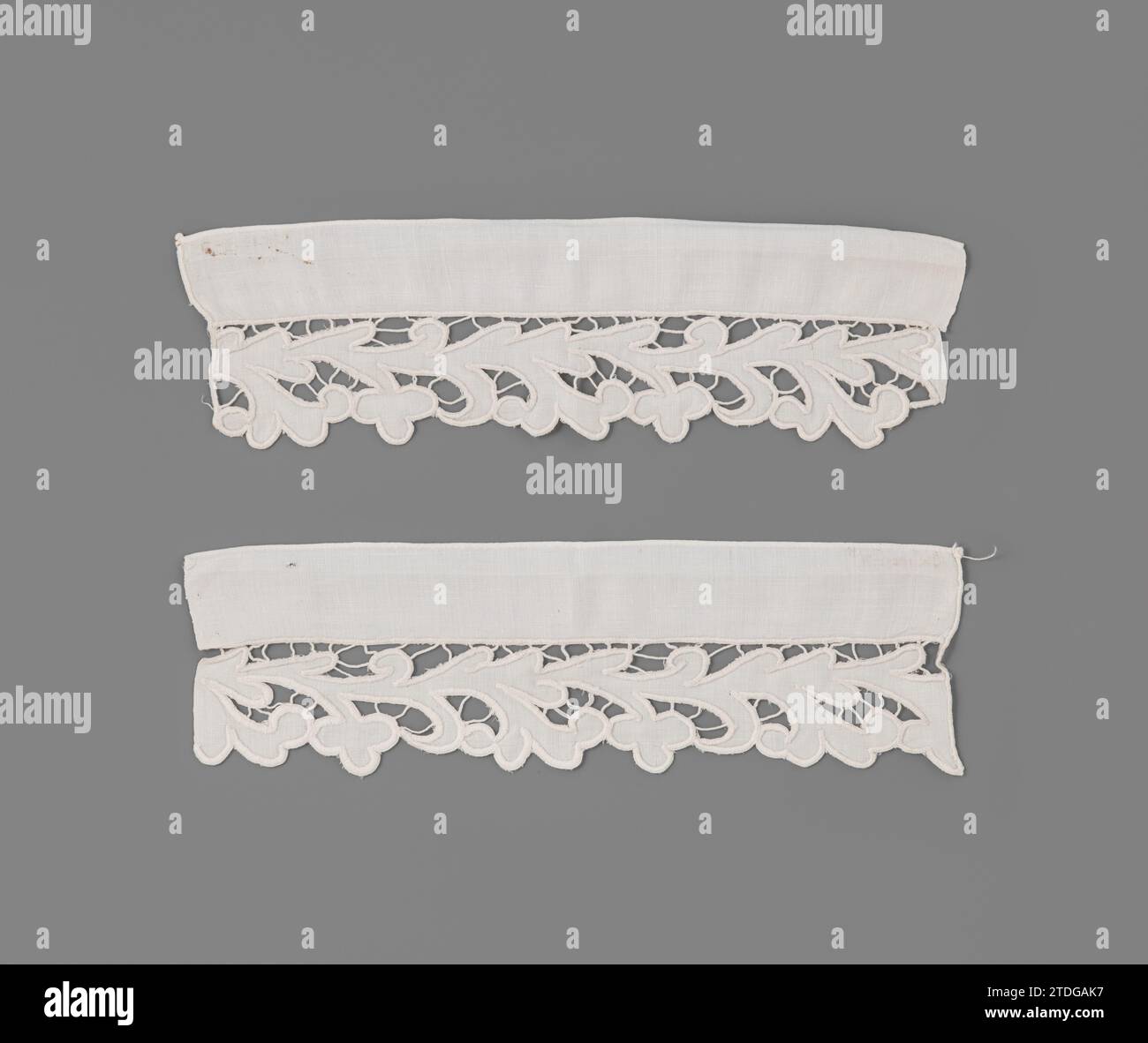 Cuff of linen with a richieuwerk, with a running pattern of sliding ...