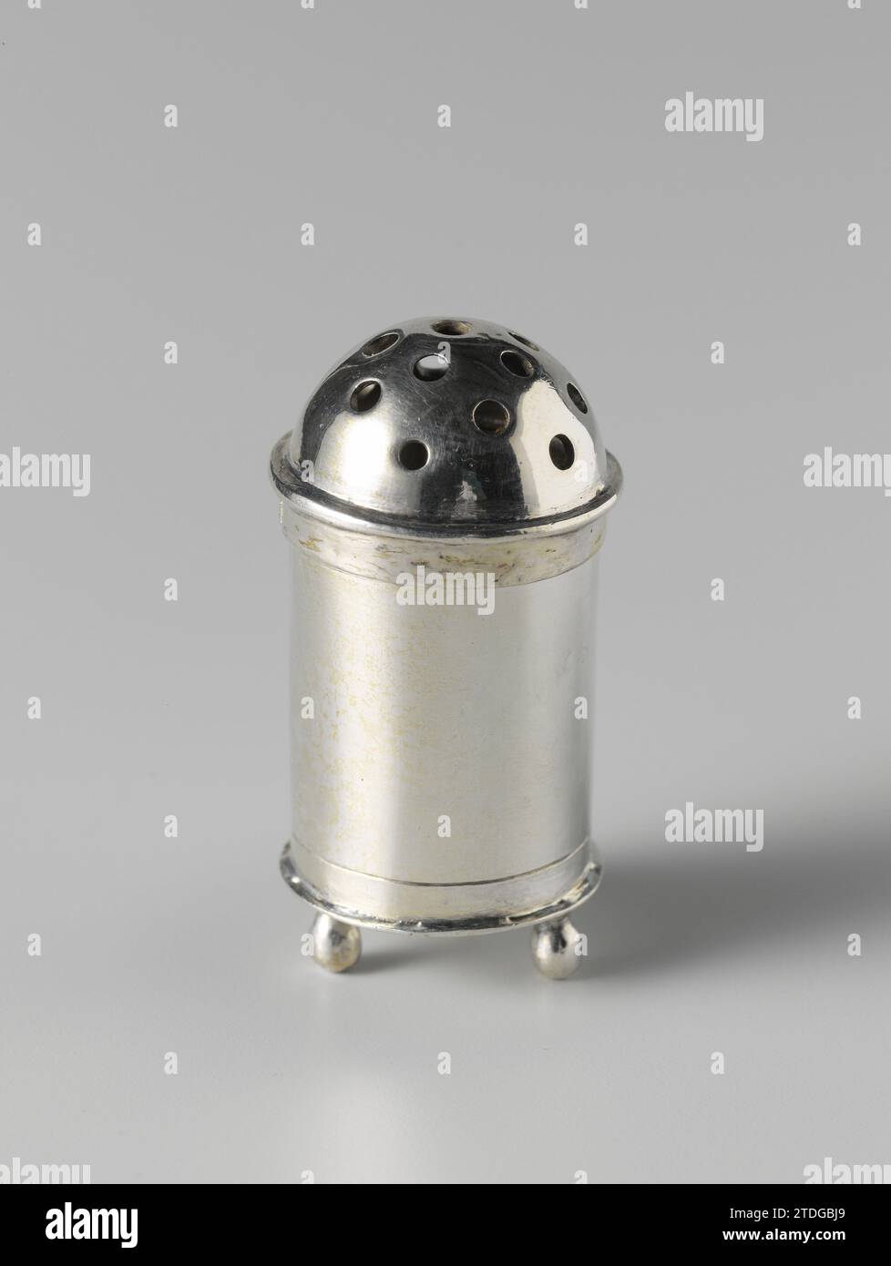 Strooibus, Wessel Jansen, c. 1642 - c. 1696 Cylindrical spreading bus ...