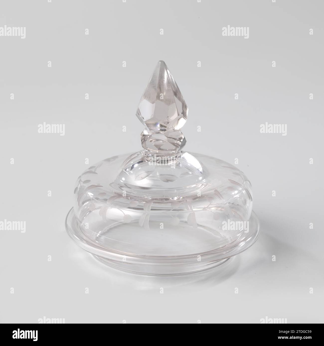 Glass dome lid hi-res stock photography and images - Alamy