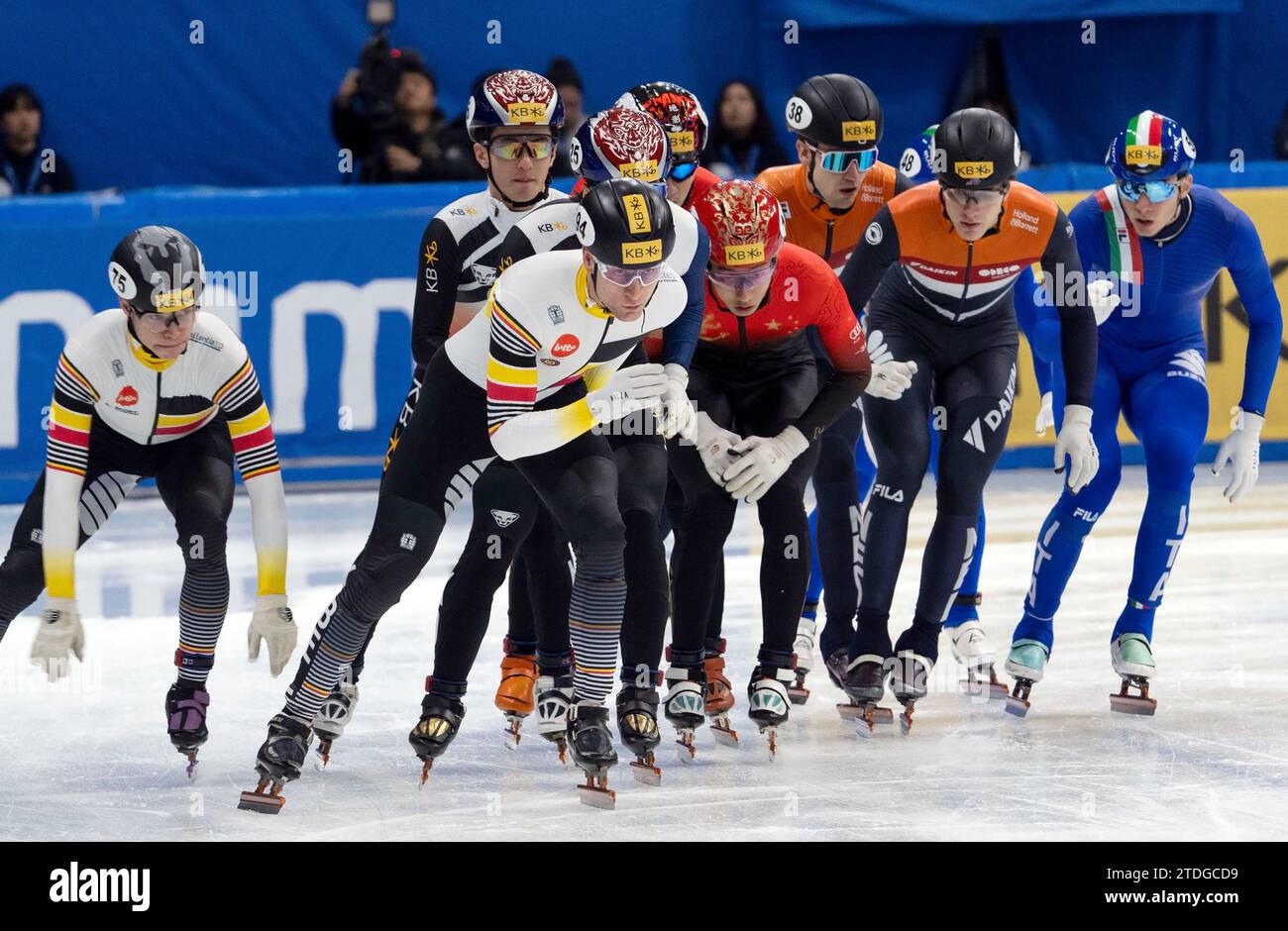 Mens speed skating relay usa hi-res stock photography and images - Alamy