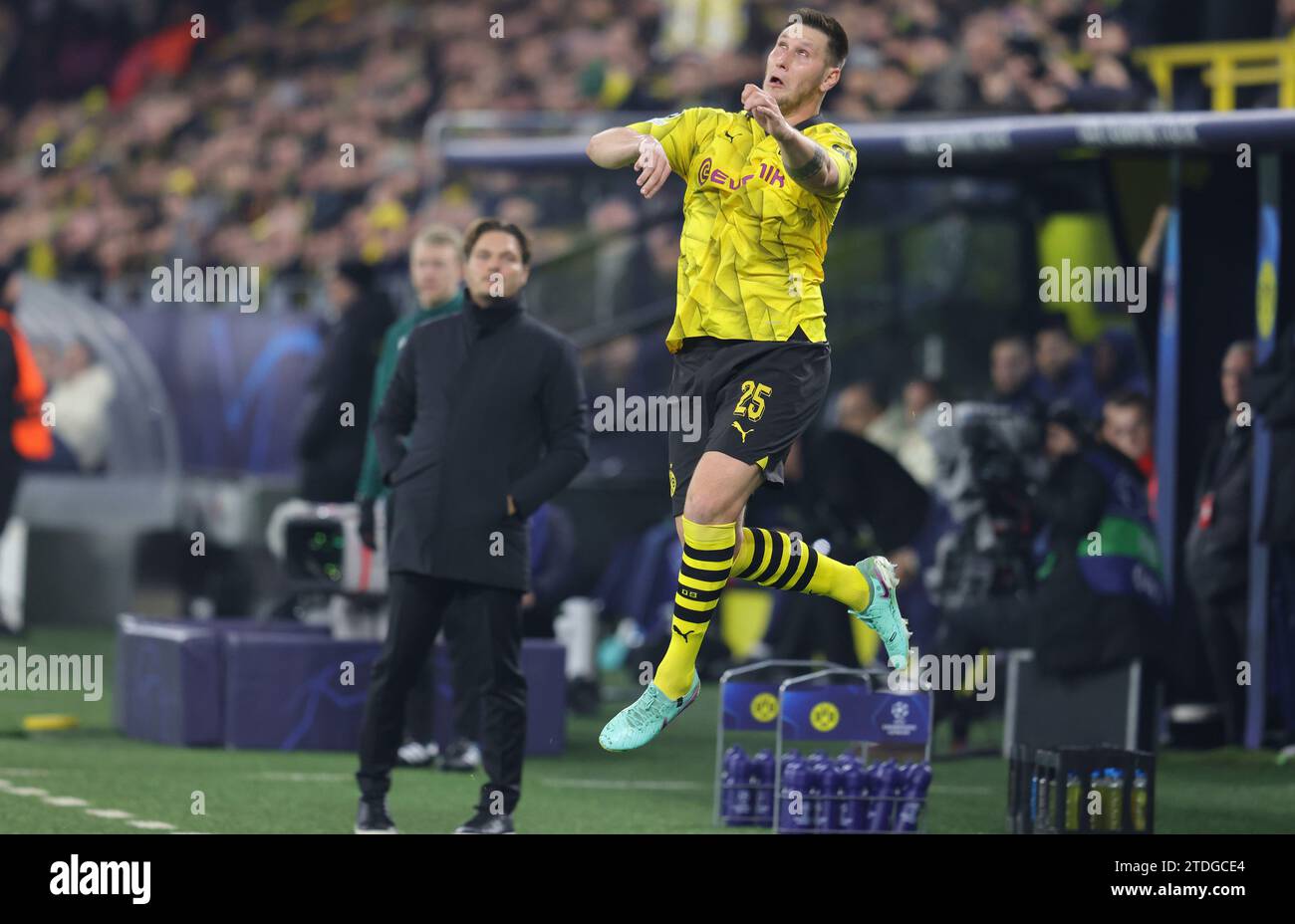 Dortmund, Deutschland. 13th Dec, 2023. firo: 13.12.2023 Football ...