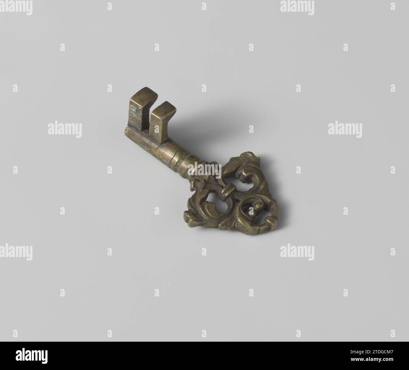 Pipe key, c. 1700 - c. 1800 Pipe key whose triangular handle consists ...