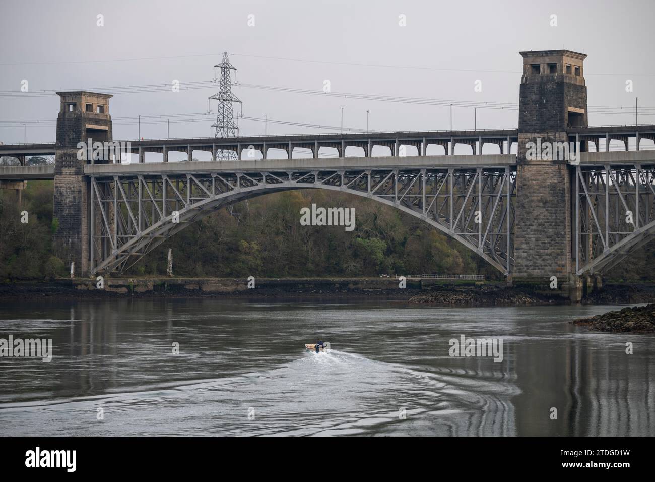 Small boat heading towards Britannia Bridge on the Menai Strait between ...