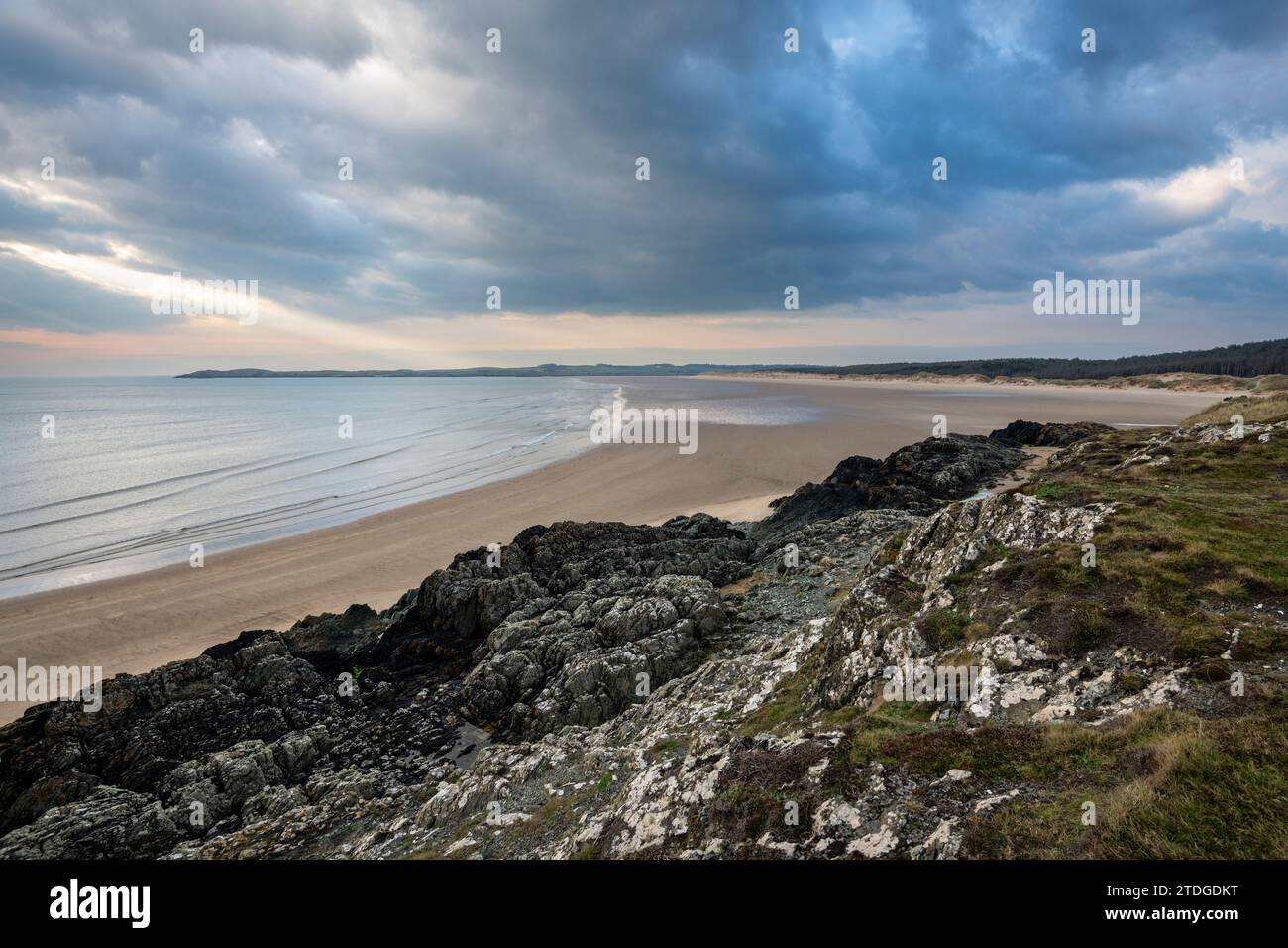 View across the expanse of Traeth Penrhos beach from Llanddwyn Island ...