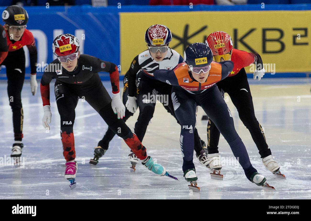 Seoul, South Korea. 17th Dec, 2023. Skaters of South Korea, the ...