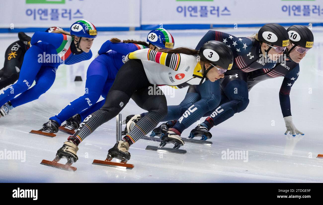 Isu speed skating world cup 3 hi-res stock photography and images - Alamy