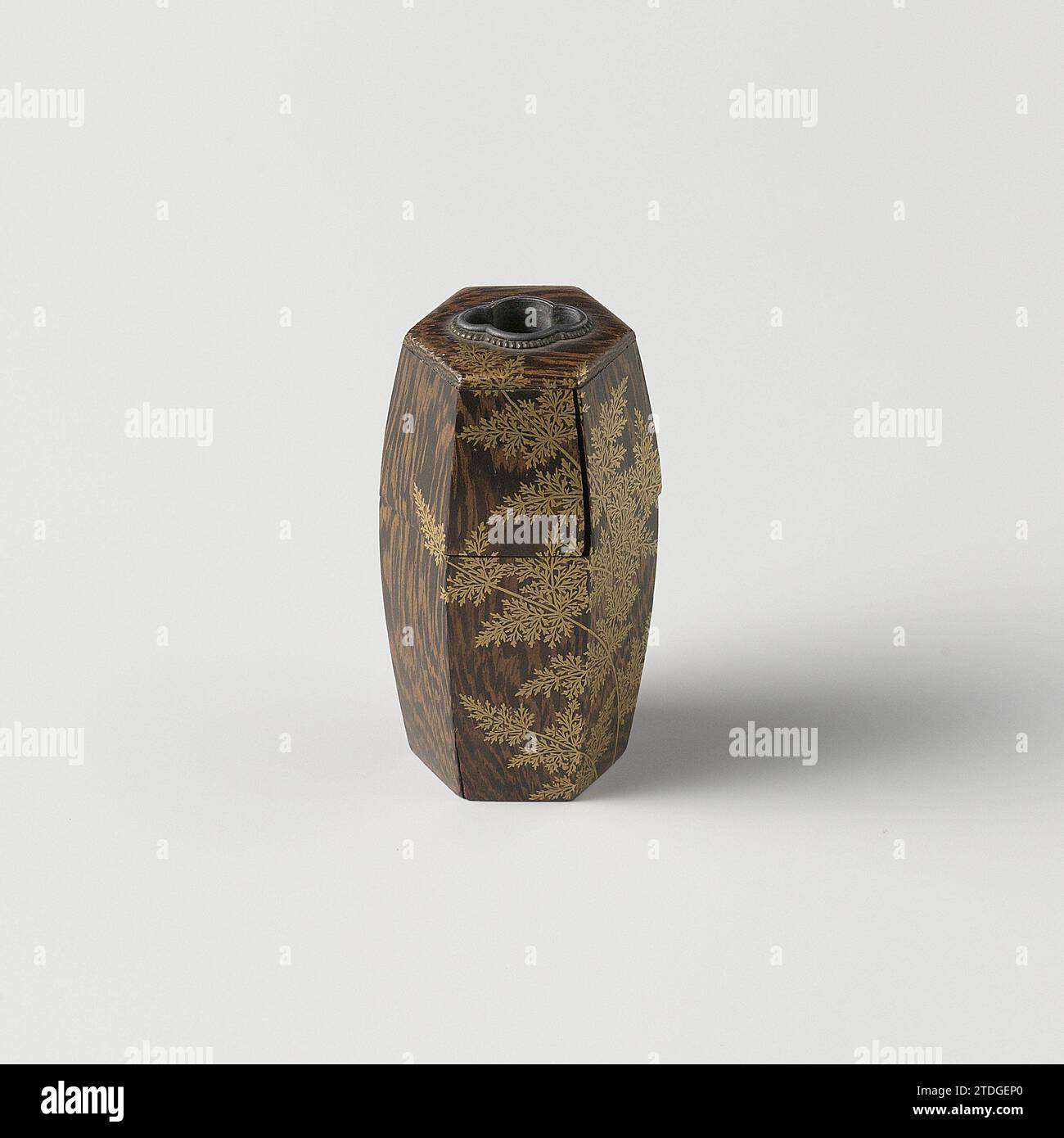 Box ,, 1750 - 1800 Octagonal elongated box with both top and flattened ...