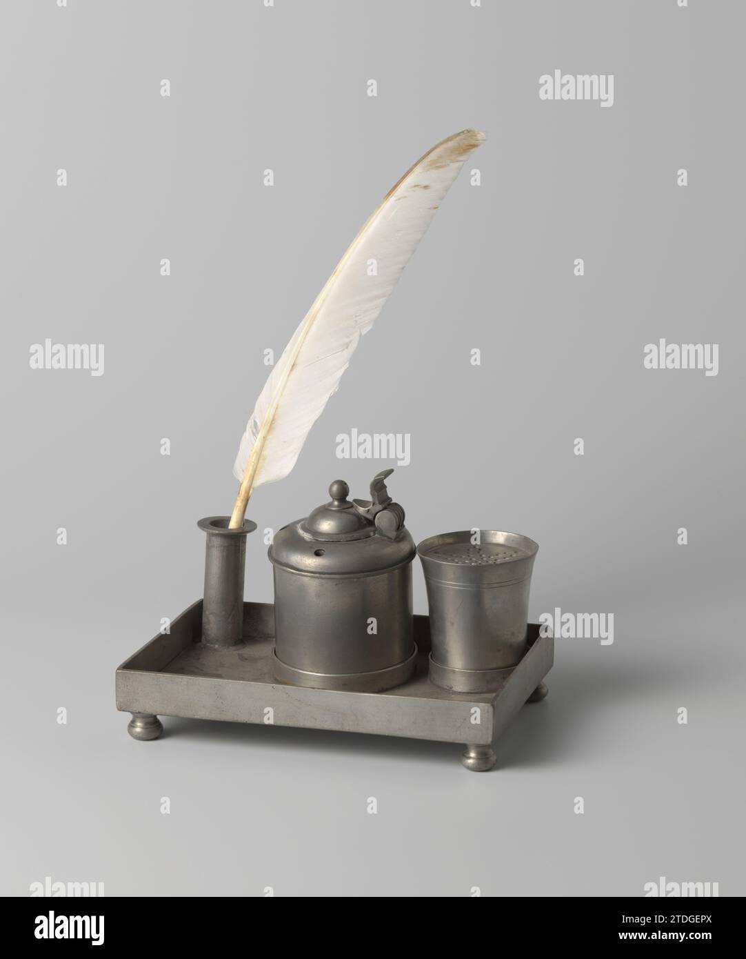 Sand spreader from an ink set from Tin with Veer, c. 1864 - 1923 Tin ...