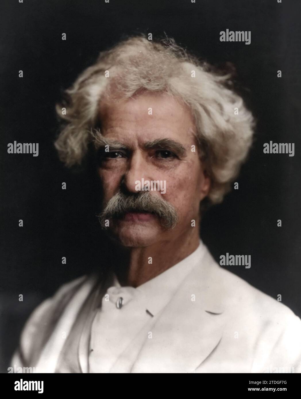 Mark twain seated hi-res stock photography and images - Alamy