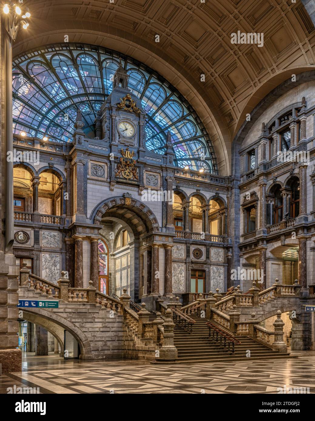 Antwerpen-Centraal railway station Stock Photo - Alamy