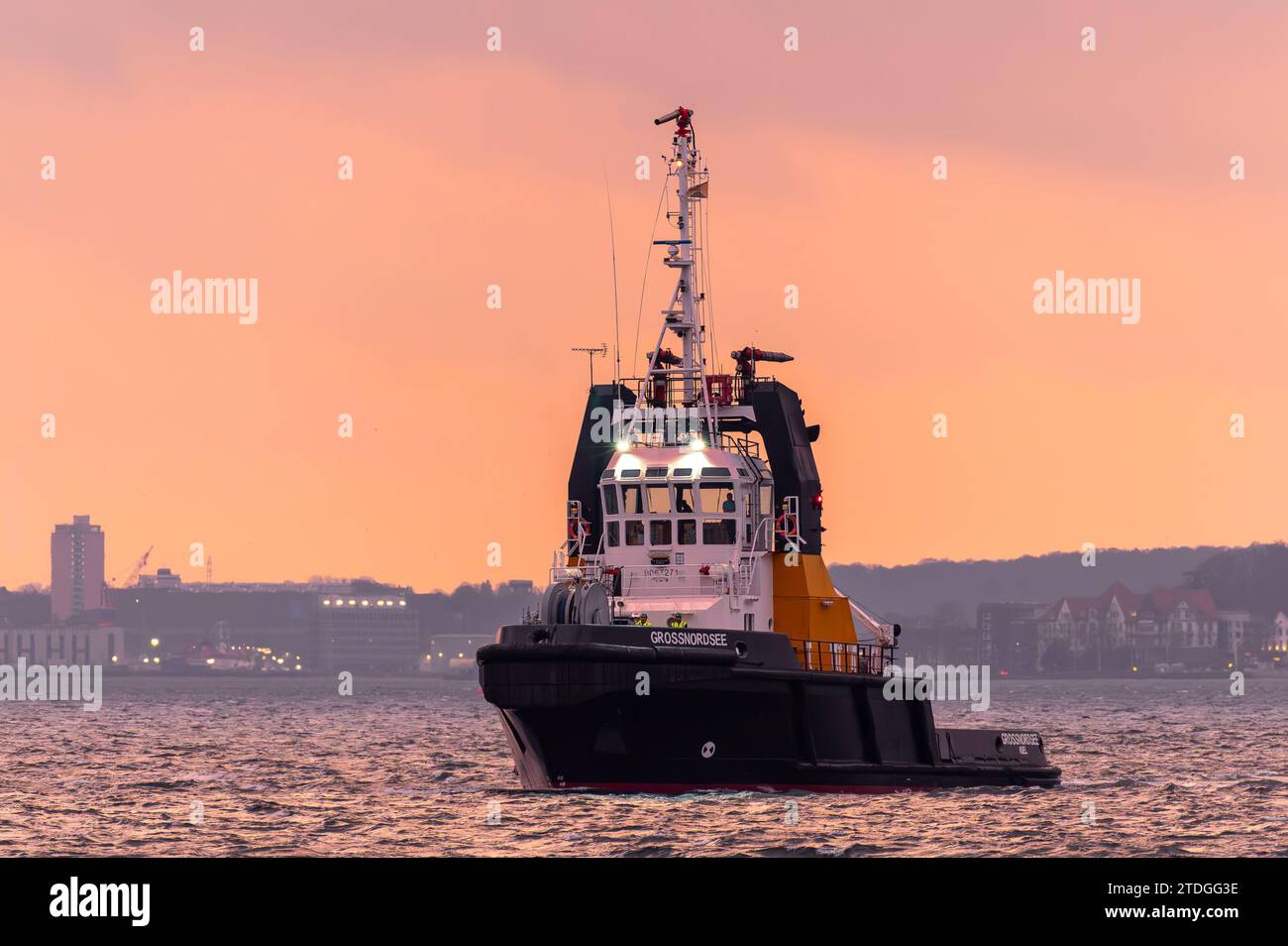 Tug GROSSNORDSEE operating at the Kiel Fjord Stock Photo - Alamy