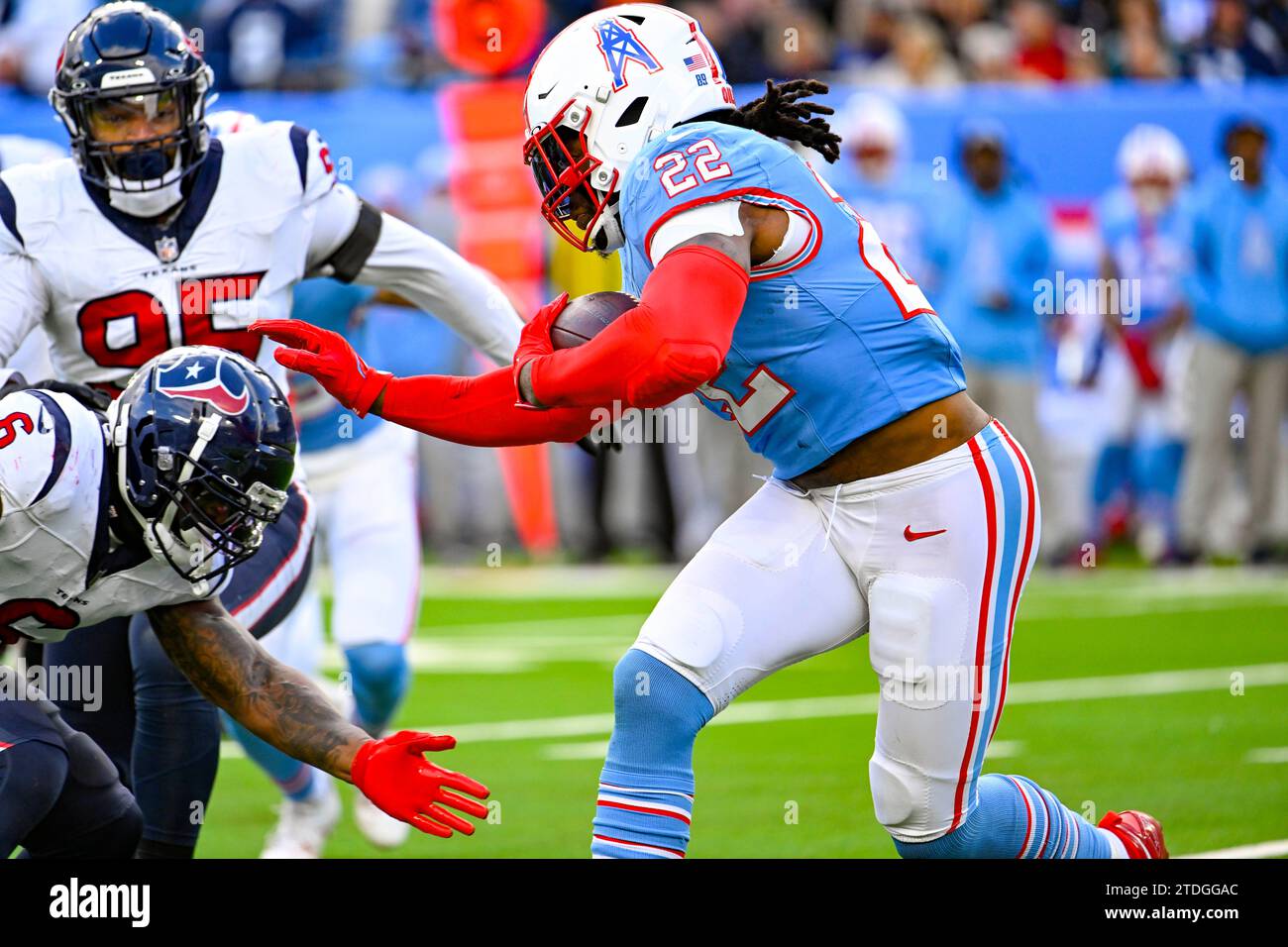 Tennessee Titans running back Derrick Henry (22) rushes against the ...