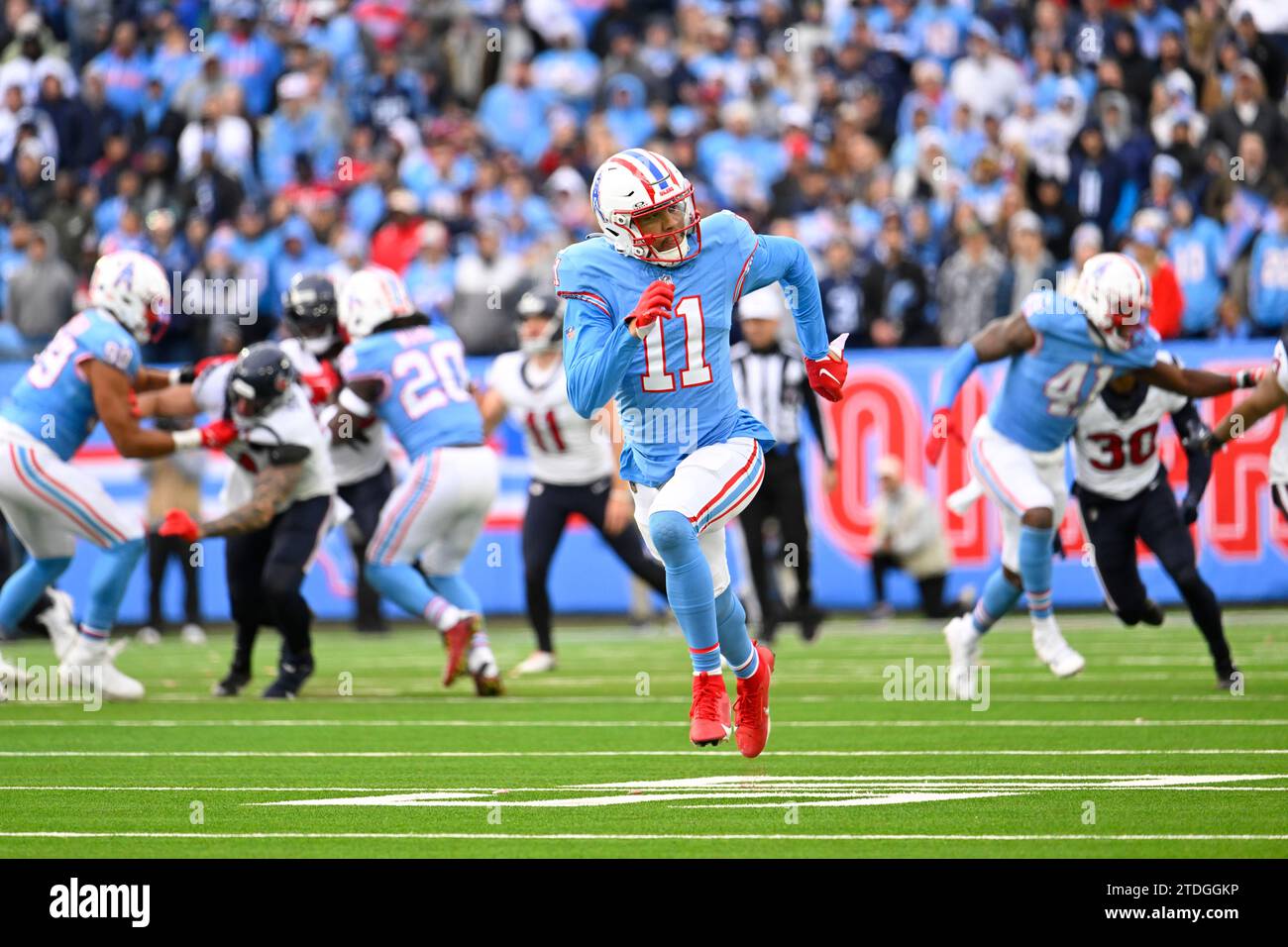 Tennessee Titans wide receiver Chris Moore (11) plays against the ...