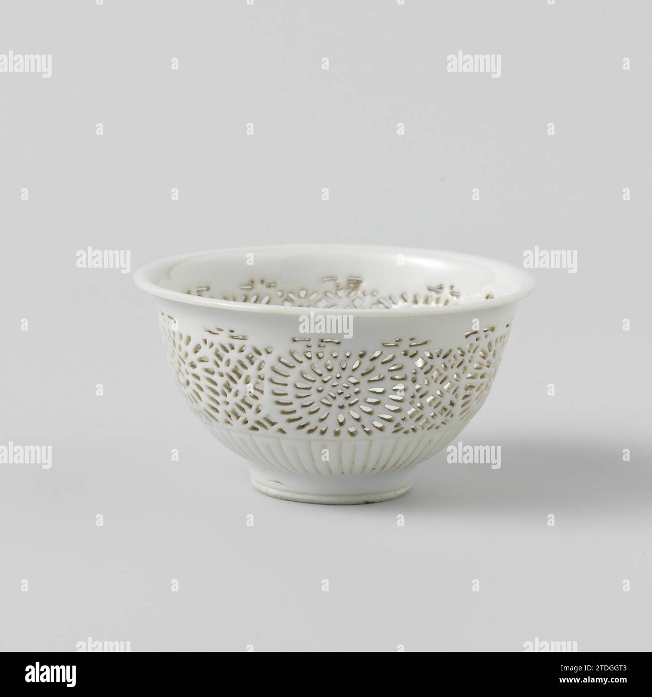 White bowl with pierced sides, anonymous, c. 1625 - c. 1649 Come from ...