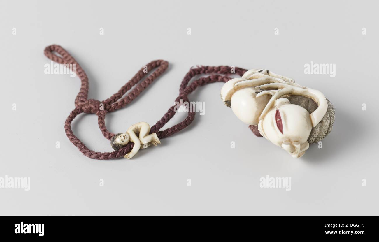 Japanese lady netsuke hi-res stock photography and images - Alamy