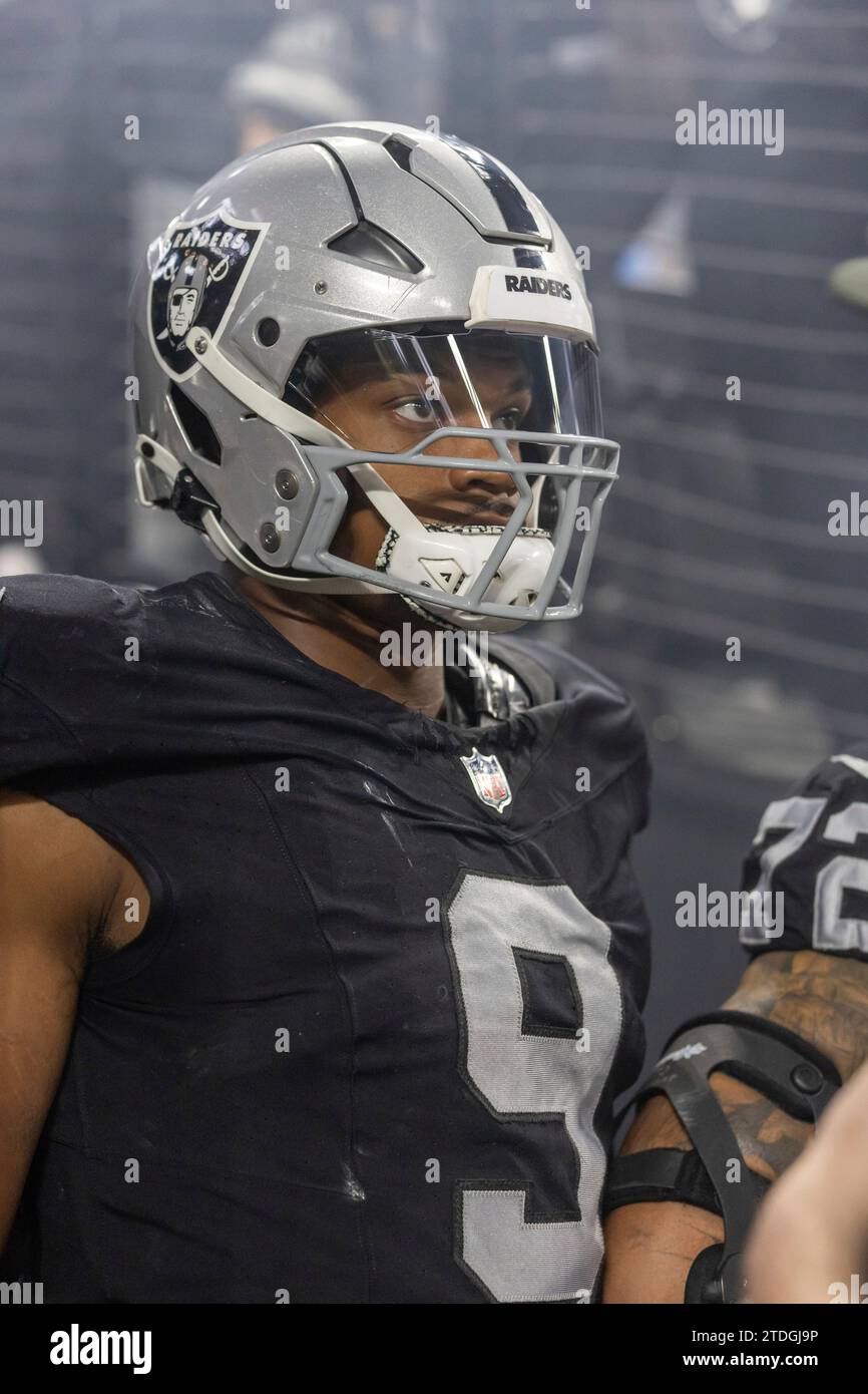 Las Vegas Raiders defensive end Tyree Wilson (9) enters the field ...