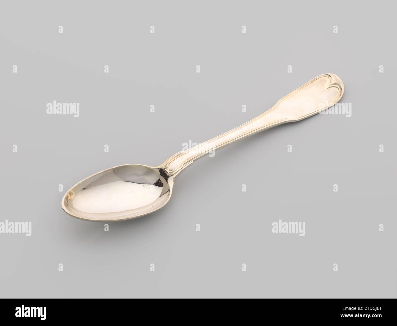 Metal container on end hi-res stock photography and images - Alamy