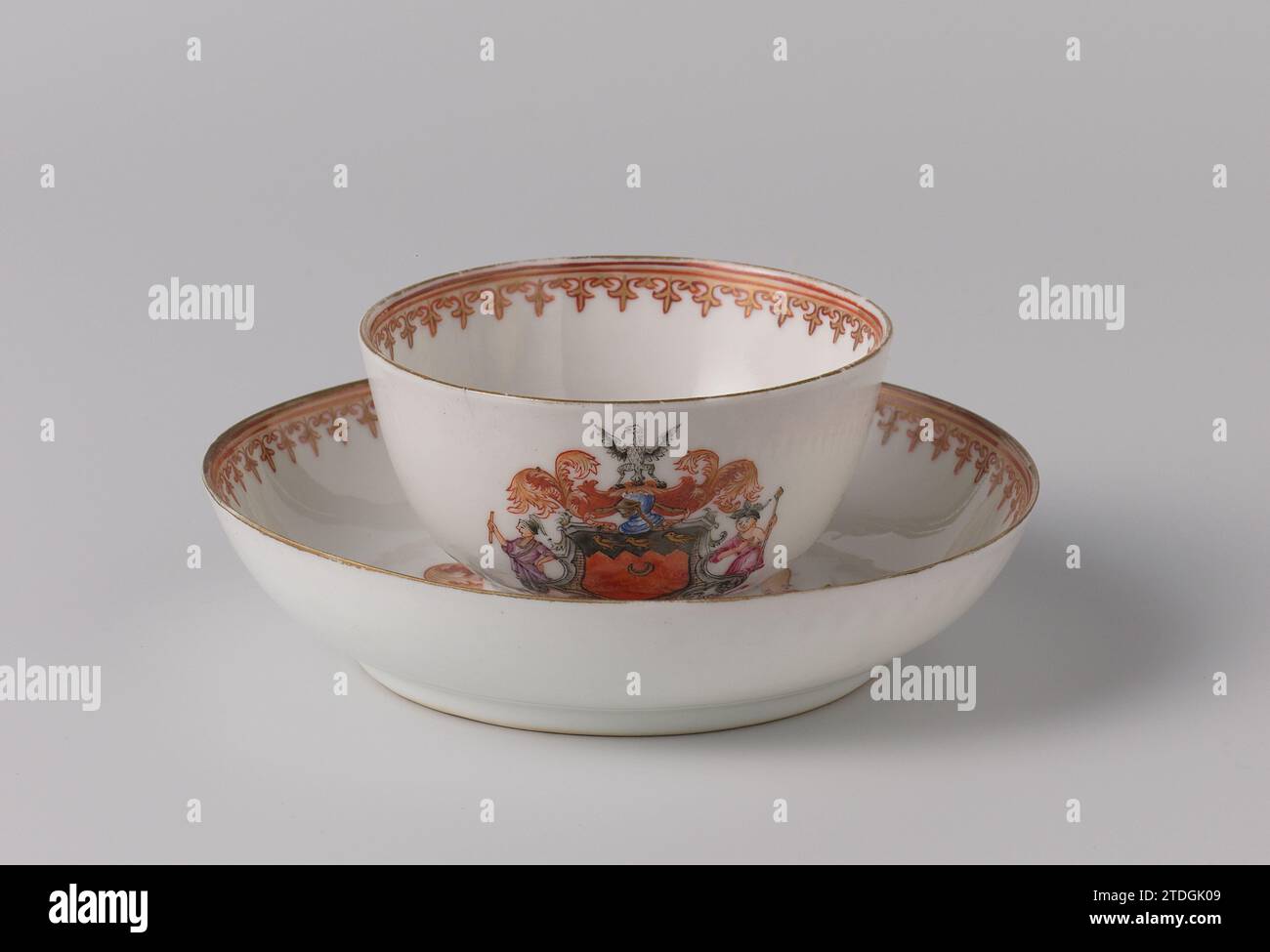 Cup with the arms of the Lovelace family, anonymous, c. 1725 - c. 1749 ...