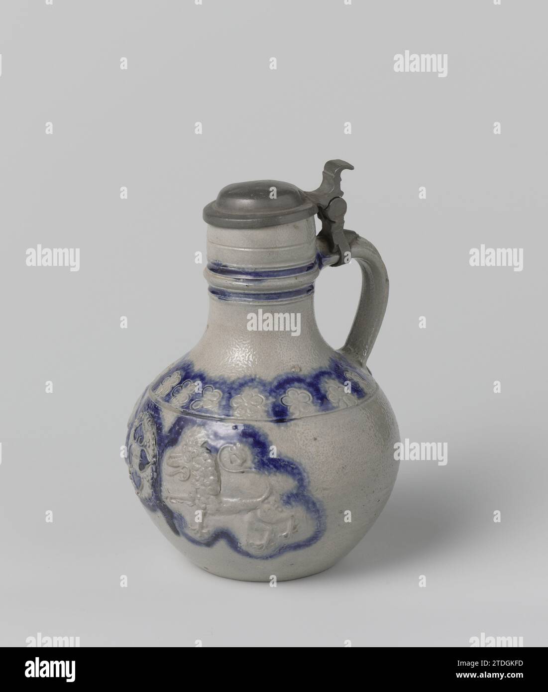 Jug with flowers, medallion and lions, anonymous, c. 1630 - c. 1700 Jug of stoneware on stand ...