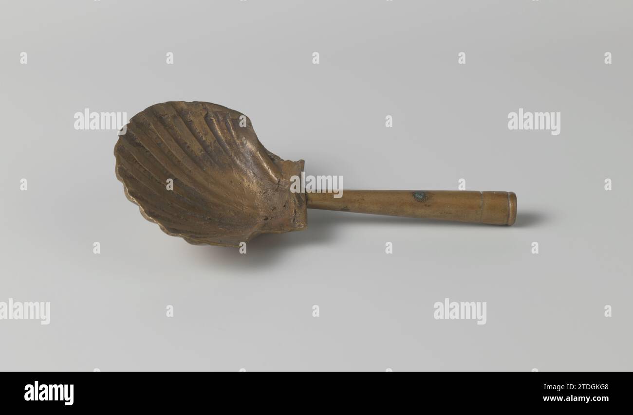 Scoop of brass in the form of a Jacobs shell, Anonymous, c. 1700 - c ...