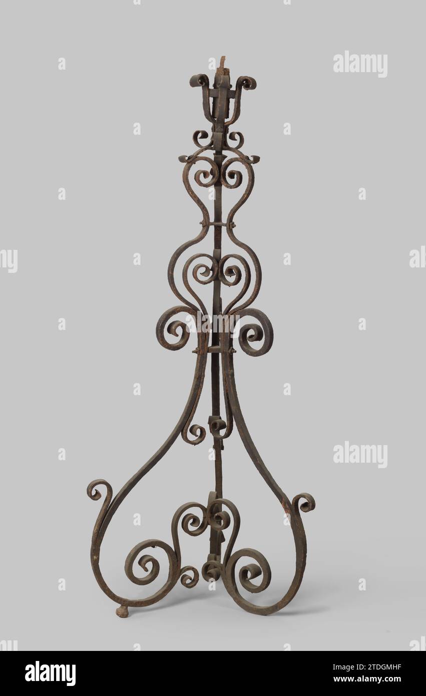 Standard of iron, with S -Voluten ,, 1700 - 1800 The standard consists ...