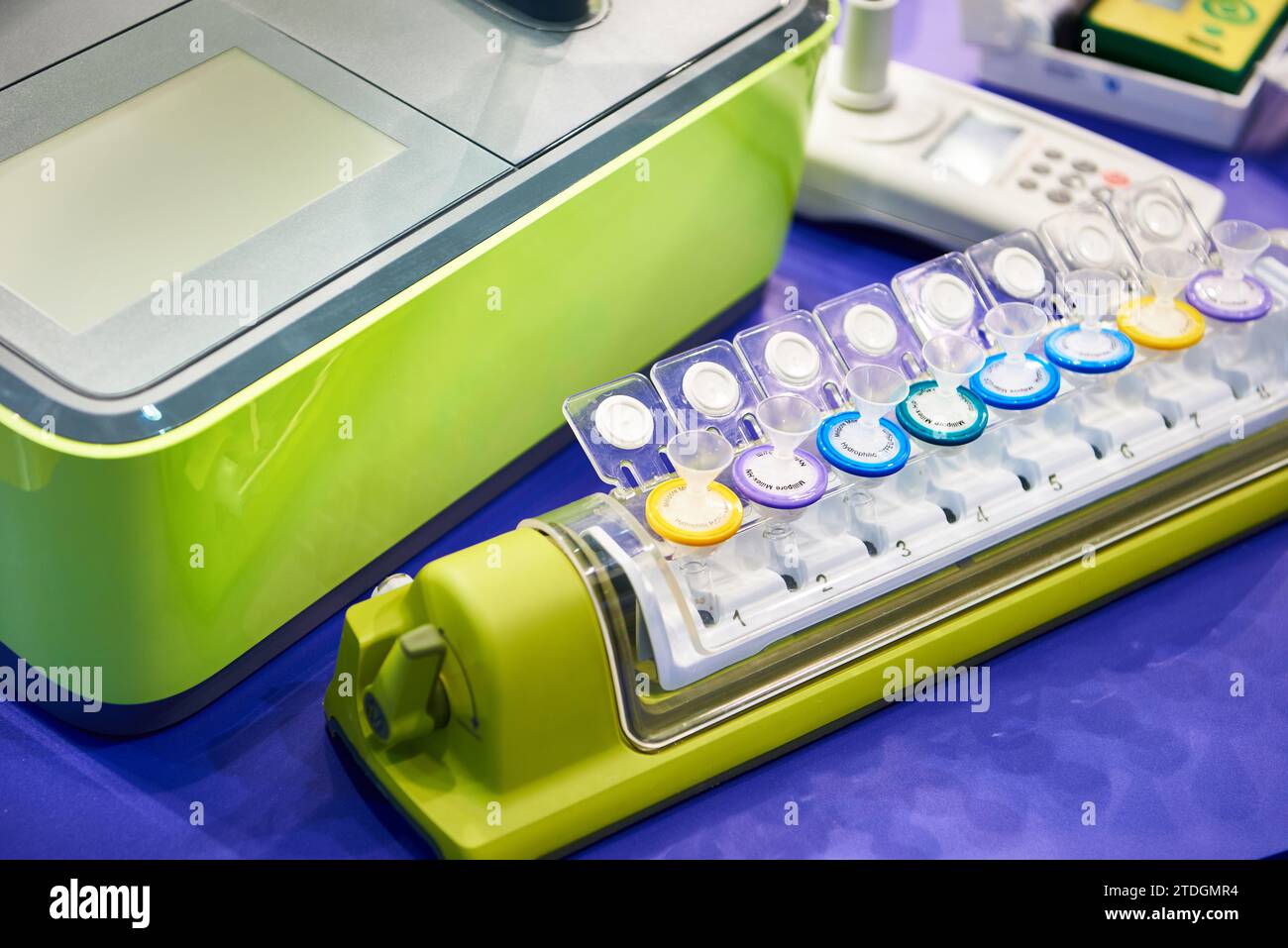 Syringe filters for laboratory filtration Stock Photo - Alamy